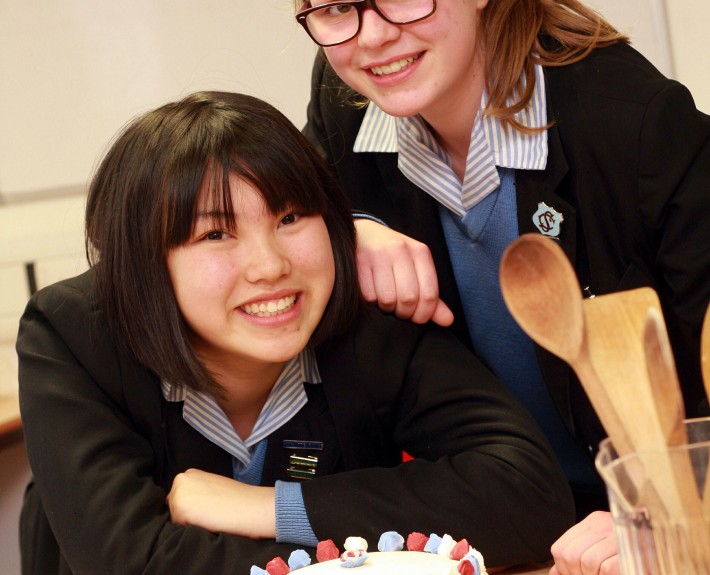 Young bakers’ cakes are fit for a Queen - Reaseheath College