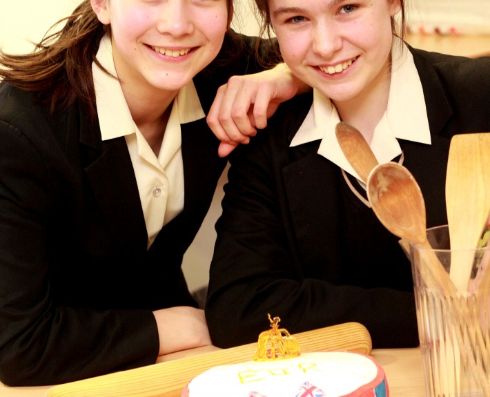 Young bakers’ cakes are fit for a Queen - Reaseheath College