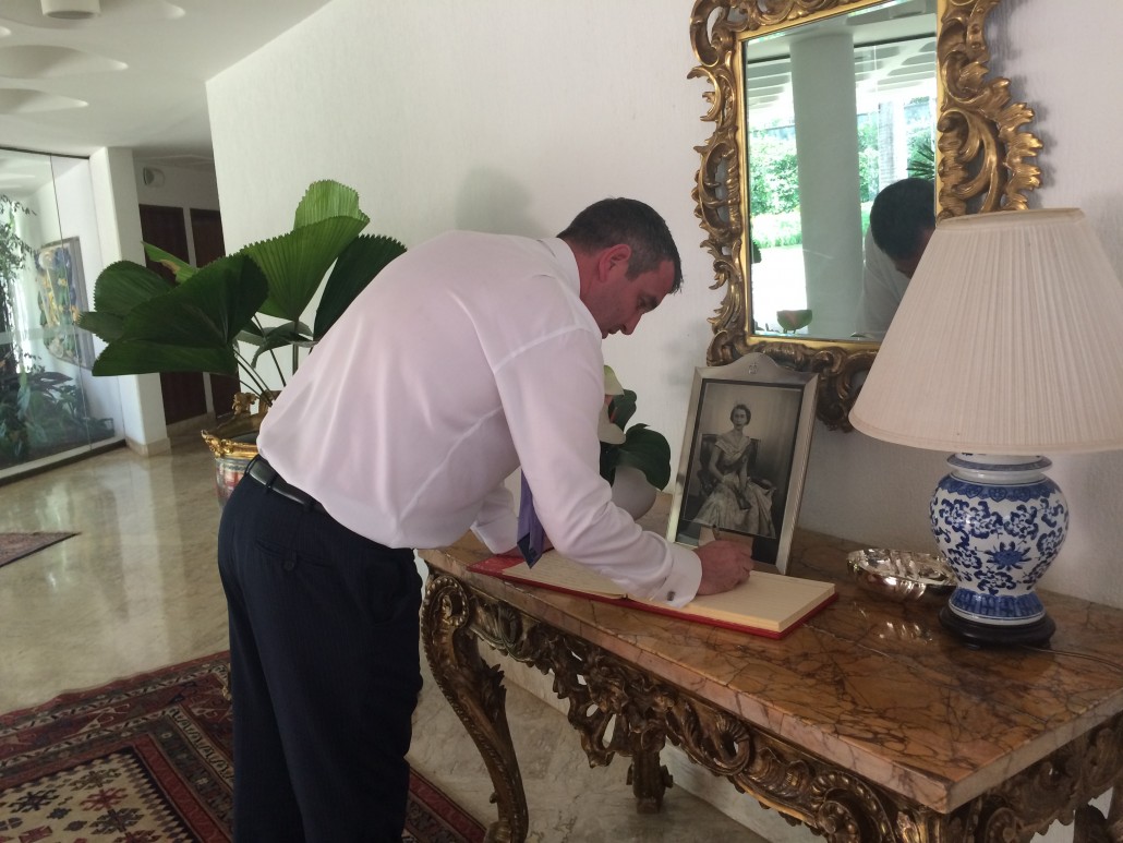 Mark Harris signs the visitors' book at the British Embassy in Brasilia ...