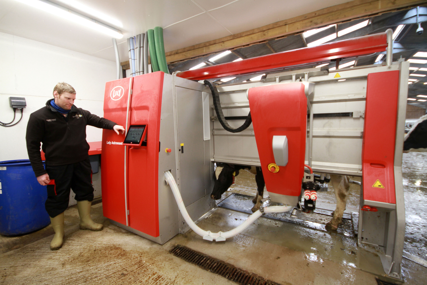 Dave Shardlow Automated dairy - Reaseheath College