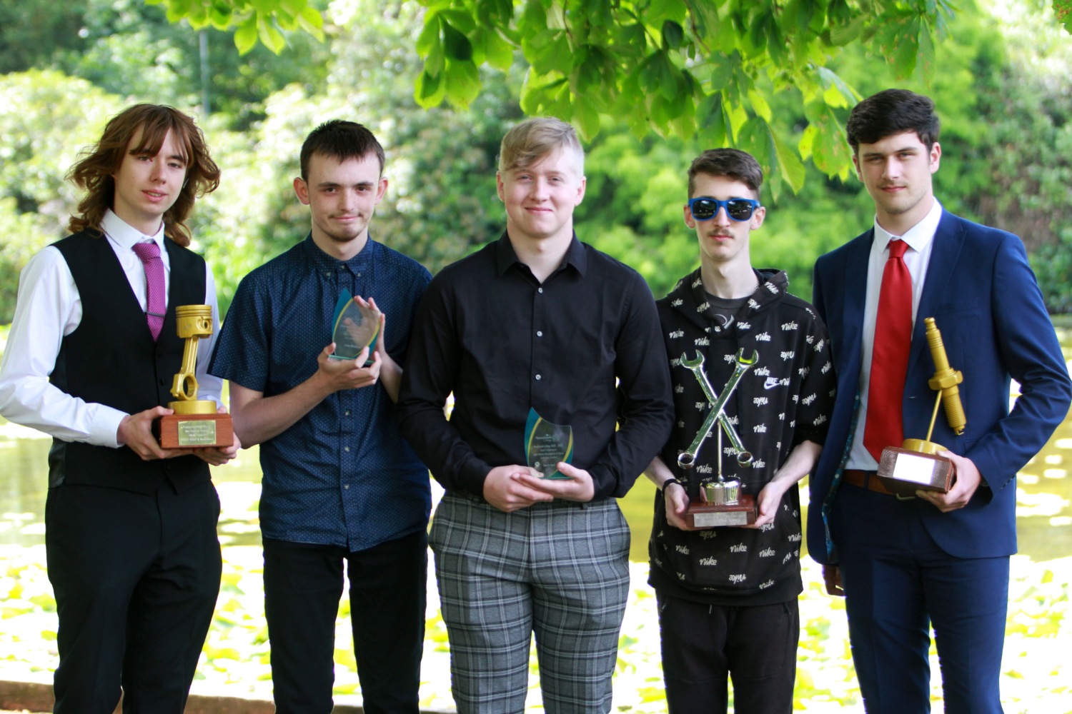 Motor Vehicle top students Ross Parker, Ashley Whitehead, charlie Reid, Reuben Makin, Alex Cooke ...