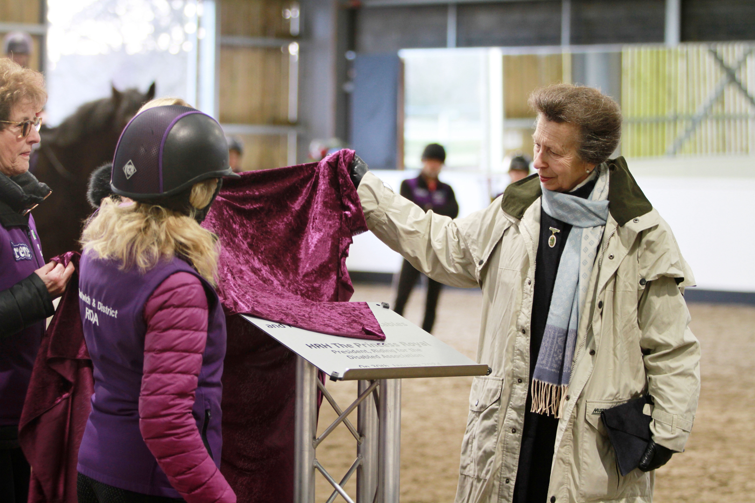 The Princess Royal unveils a commemorative plaque - Reaseheath College