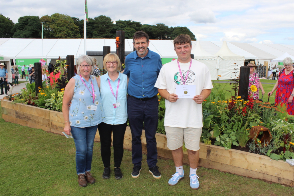 Gold medals for green-fingered Reaseheath duo at RHS Tatton | Reaseheath College